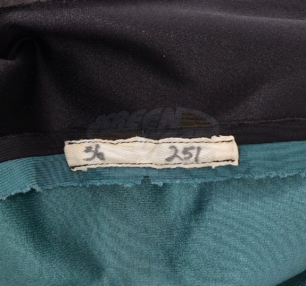 TNG Jumpsuit Analysis – Season 3 Onward – Fabric and Fit - Star Trek ...